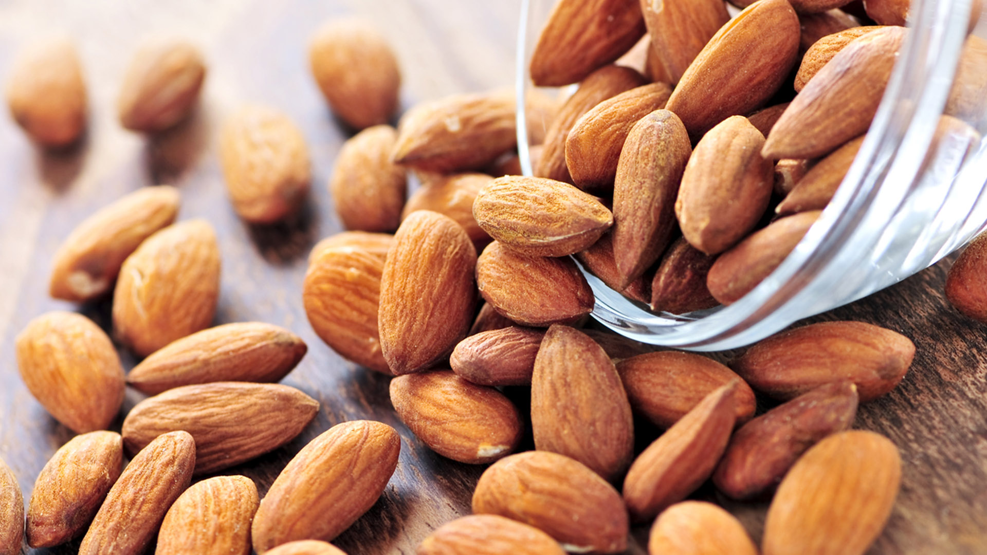 What's the nutritional value of almonds? | Blue Diamond